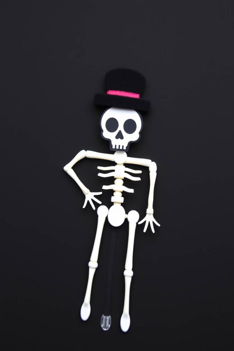 Spooky & Simple Preschool Halloween Crafts - DIY Art and Crafts Ideas