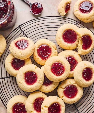 Sweet & Simple Valentines Day Cookies Ideas - DIY Art and Crafts Ideas
